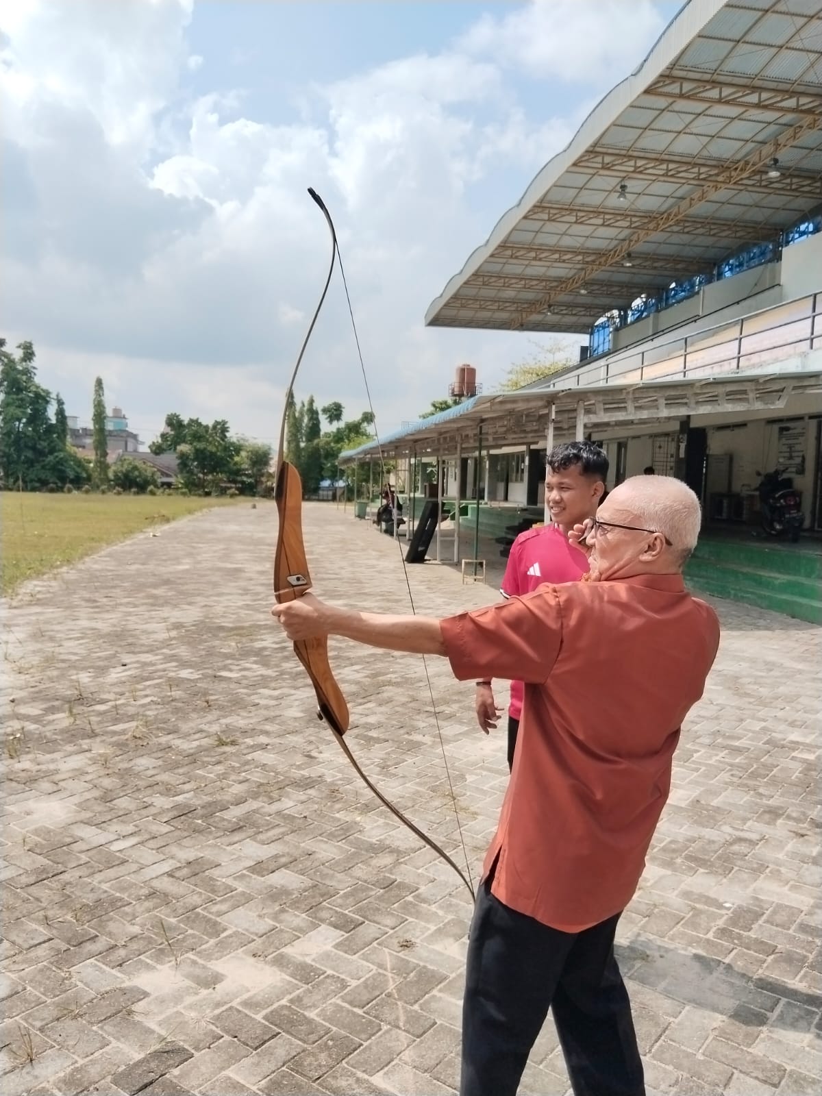 Kegiatan Olahraga Panahan di Kampus Universitas Islam Riau - Fakultas ...